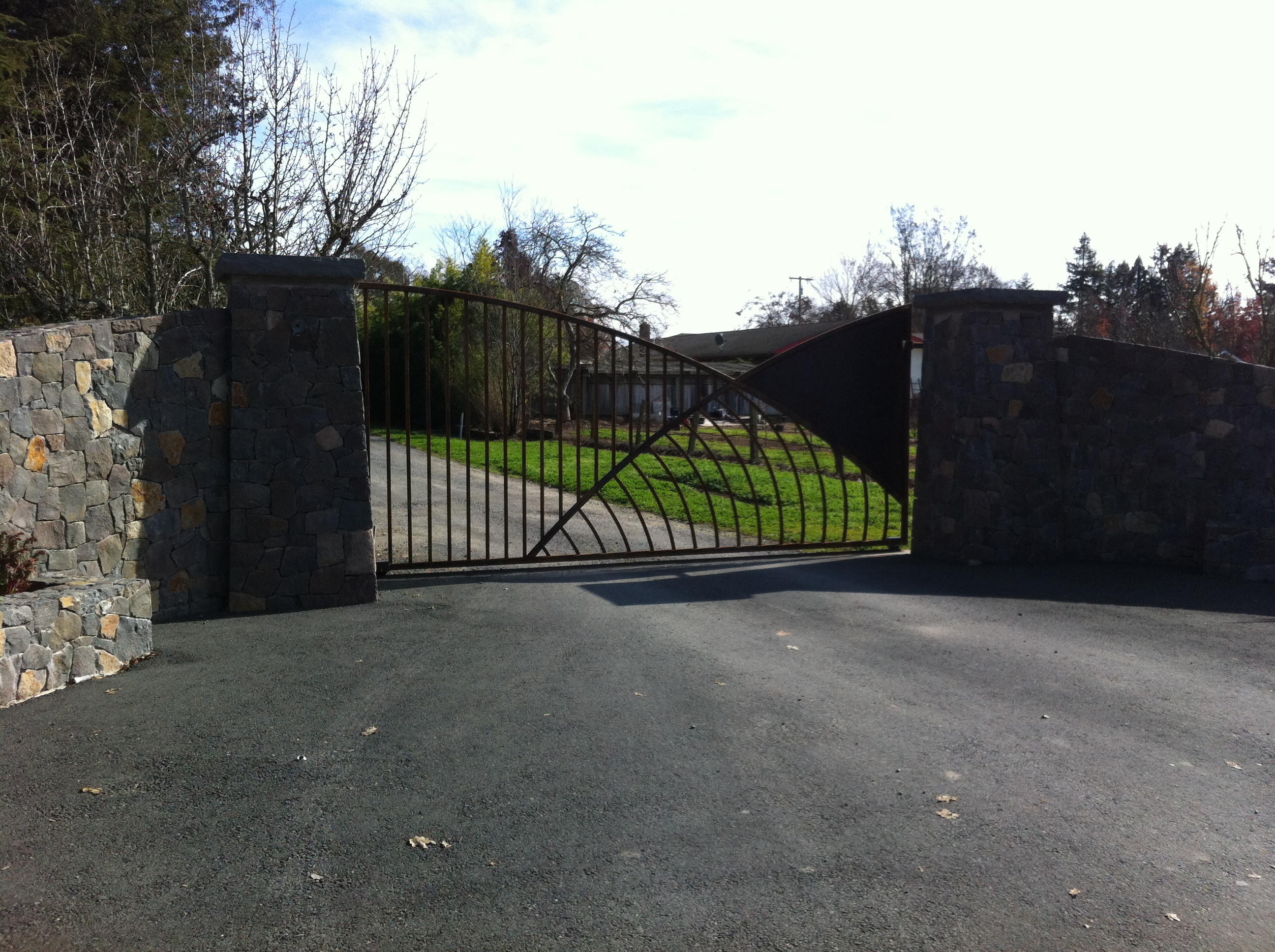 Driveway gate – Project #913 Photo 1 – Sonoma County’s #1 Metal ...